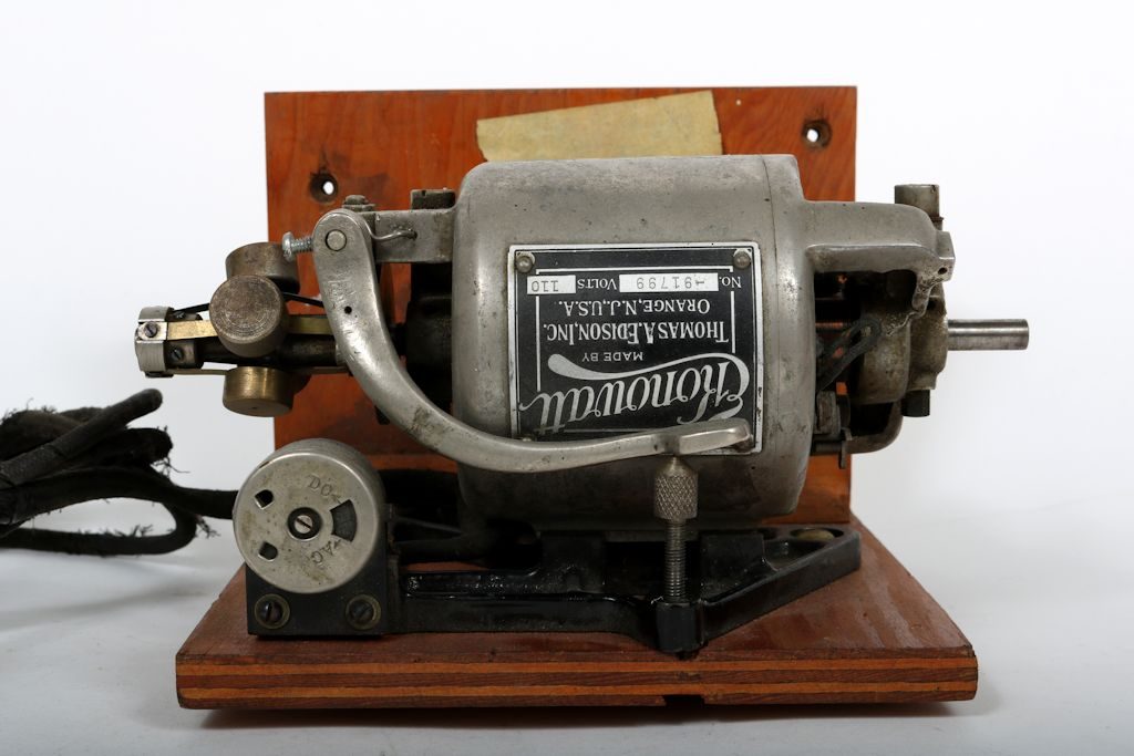 Phonograph Motor | University of Toronto Scientific Instruments Collection